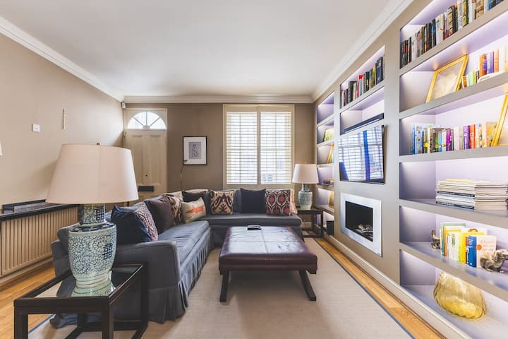 Stylish Chelsea Escape With Charm - Chelsea