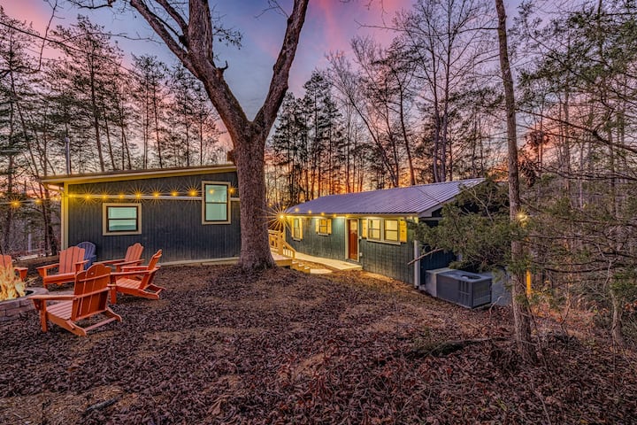 Mid-century Pool Cabin, Hot Tub - Pigeon Forge, TN