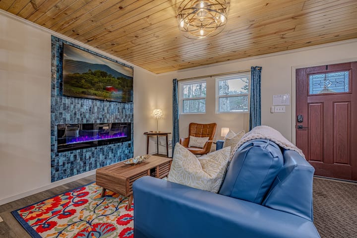 Rustic Escape:indoor Pool,hot Tub,8 Min To Pigeon - Pigeon Forge, TN