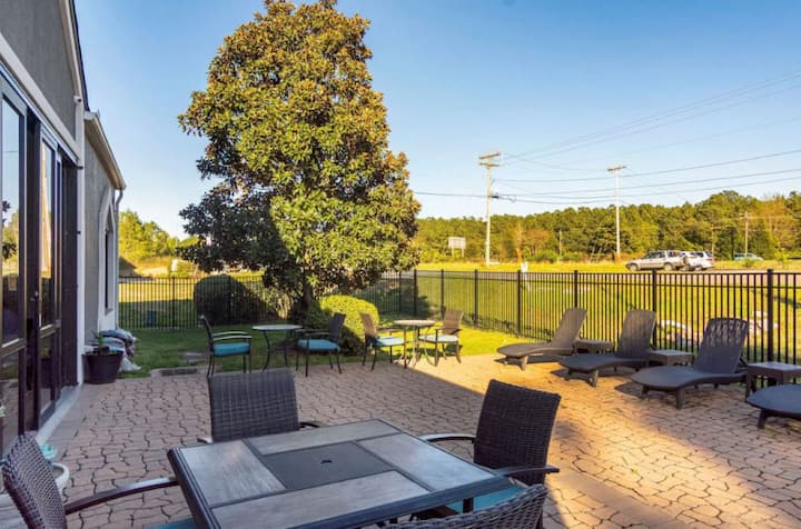 3 Comfortable Rooms With Easy Mall Access Nearby - Wake Forest, NC