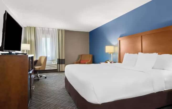 Pet-friendly Stay Near Route 66 Raceway & Rialto - Joliet, IL