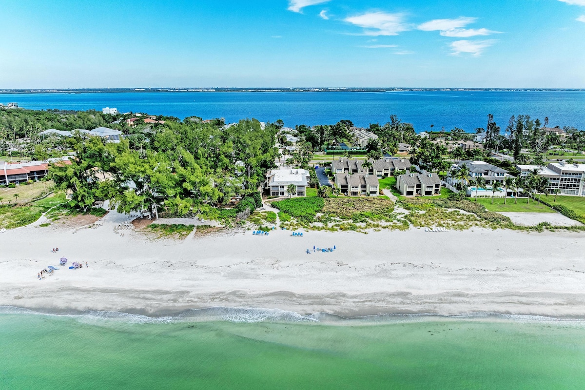 Coastal Condo Paradise, Heated Pool, Private Beach - Apartments for ...