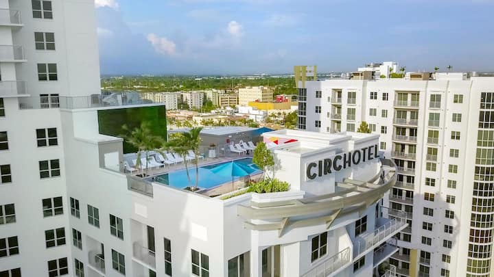 Circ Hotel • King Room • Pool & Gym - Dania Beach, FL