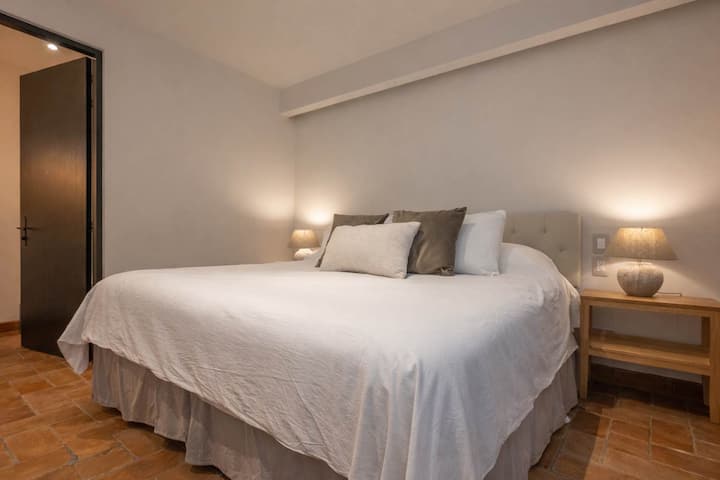 Luxury Ground Floor King Bedroom / Step-Free / AC - Apartments for Rent ...