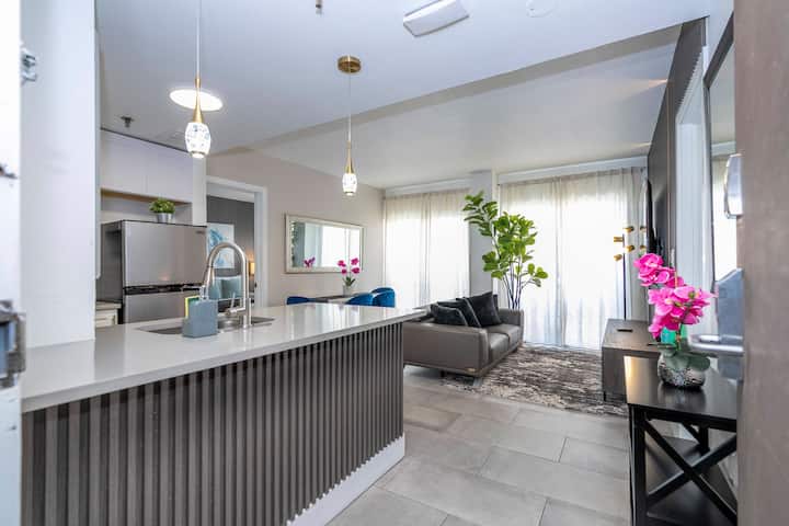 Modern 2br Near Universal - Orlando, FL