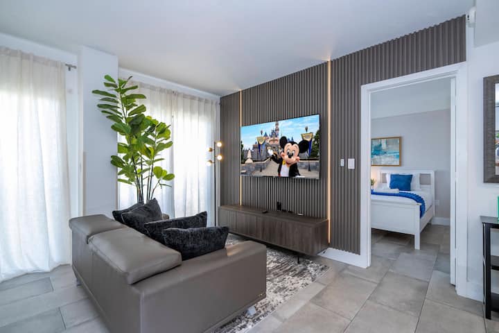 Modern 2br Near Universal - Orlando, FL