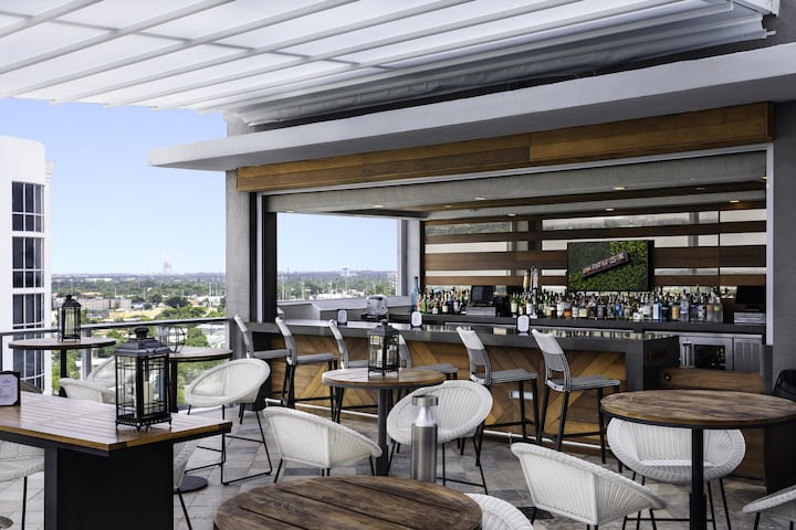 Stylish Studio W Pool & Balcony At Circ Hotel - Hollywood, FL