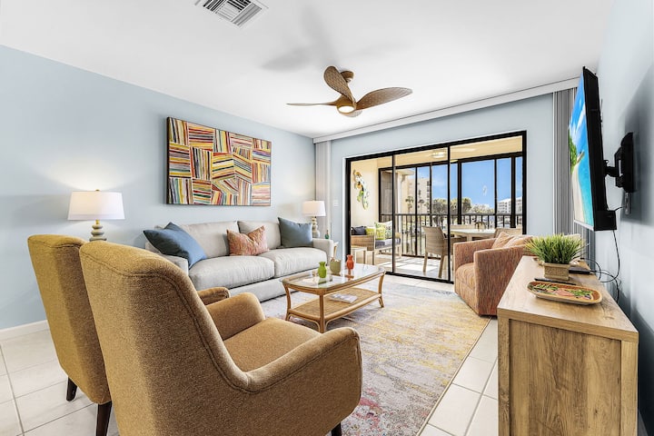 Dreamy Walkable 1br Condo With Canal View, Pool - Fort Myers Beach, FL