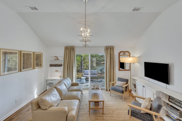 Magnolia Escape – Modern Comfort Near Savannah - Pooler, GA