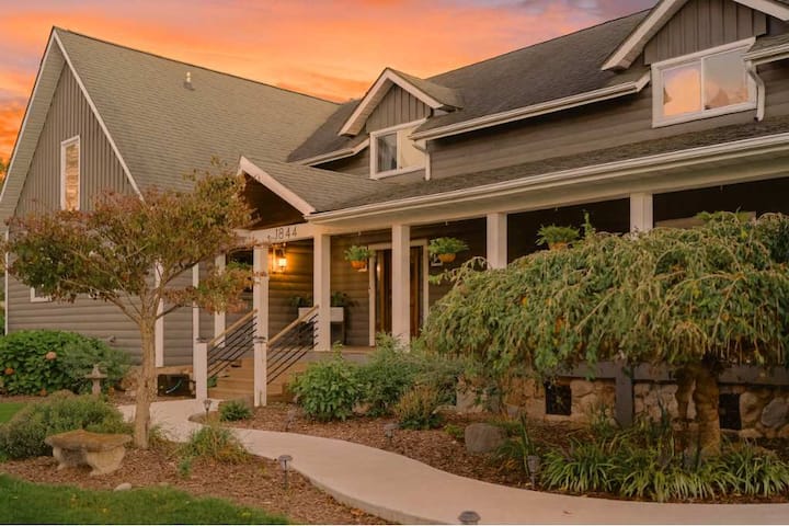 Compass Retreat For Large Groups - Michigan