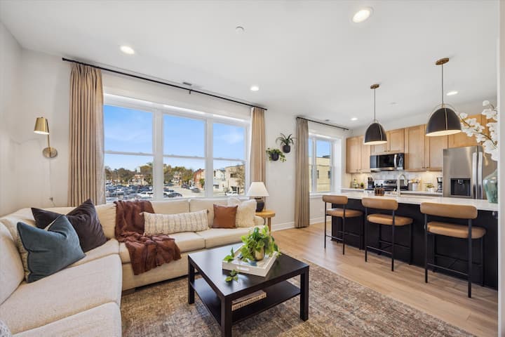 3 Bedroom Apartment In La Grange - Elmhurst, IL