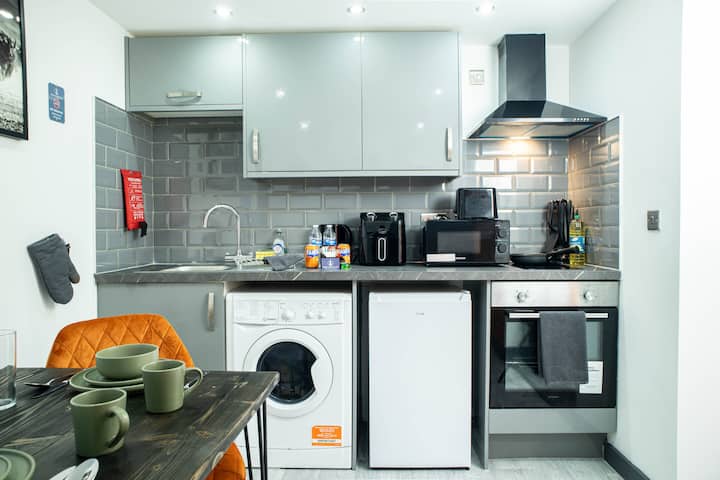 City Centre Studio Self Check-in Wifi Washer/dryer - Bradford