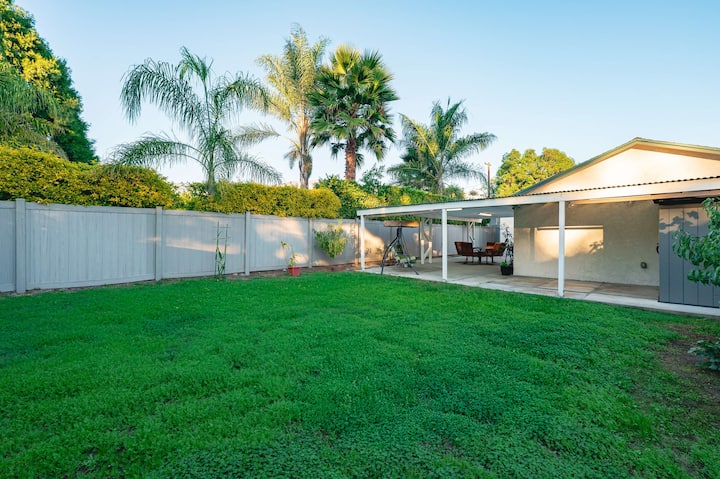 Cozy Pasadena Home Steps From Rose Bowl W Parking - Pasadena, CA