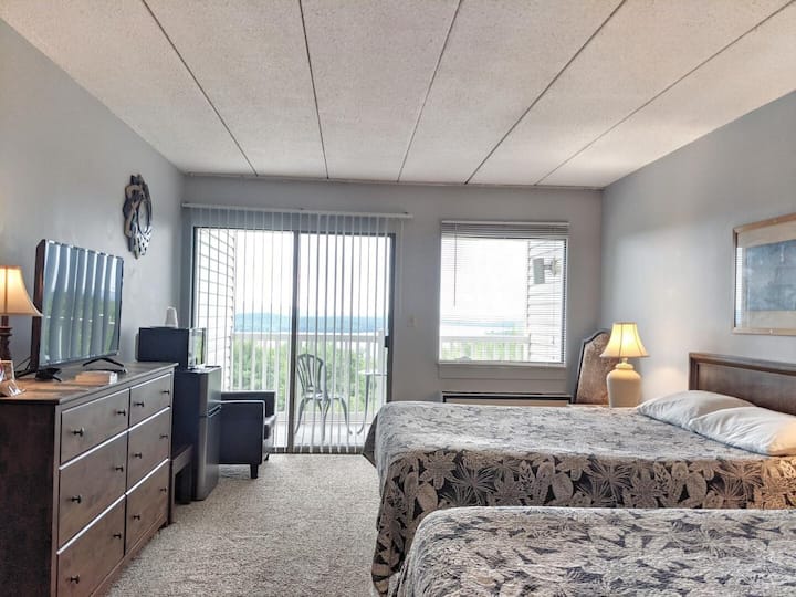 Amazing Lake Views Close To Weirs At Cedar Lodge - Laconia, NH