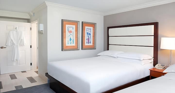 3 Units With Free Parking! Outdoor Pool! - Naples, FL