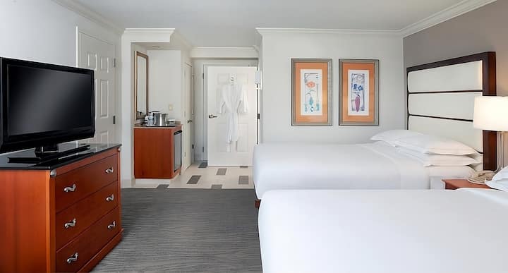 3 Convenient Units For Perfect Vacation! Pool! - Naples, FL