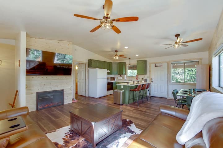 Luxe Cabin W/ Game Room: Near Zion Nat’l Park! - Navajo Lake, UT