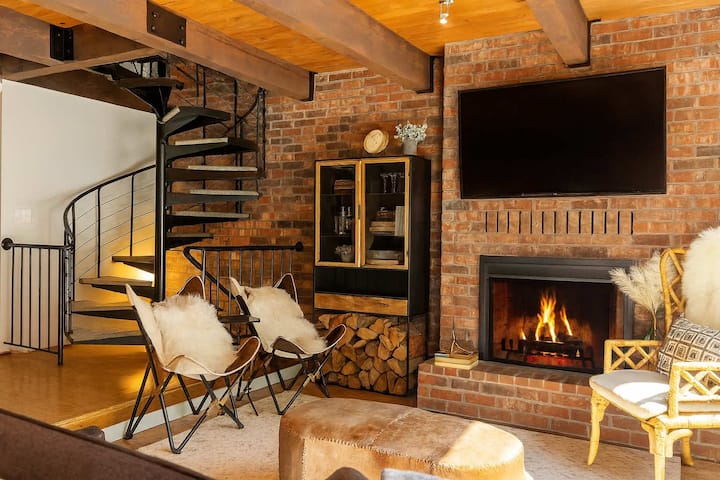Hot Toddy: Cozy Fireplace | Stylish | Convenient - Stowe, VT