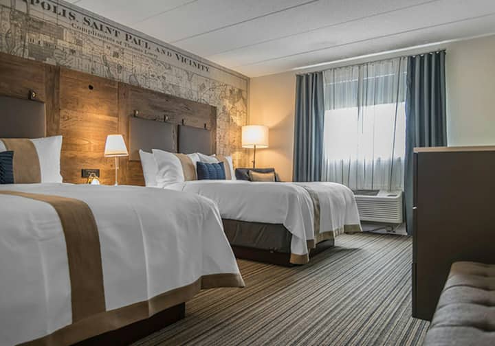 Inviting, Vintage Travel-themed Home Base - Cottage Grove, MN