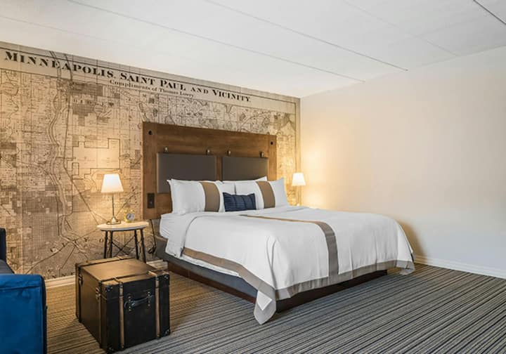 Lobby Accents Like Vintage Cameras & Suitcases - Cottage Grove, MN