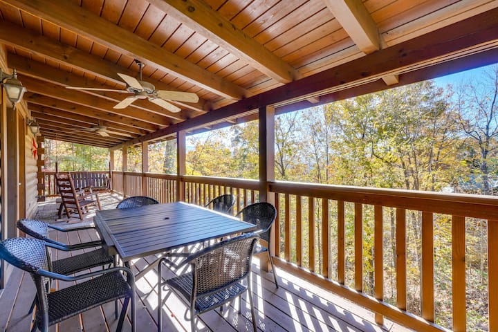 Private Hot Tub! Pet-friendly Cabin 4 Mi To Gsmnp - Gatlinburg, TN
