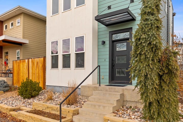 Designer Chateau On Cajetan | Hot Tub - Fort Collins