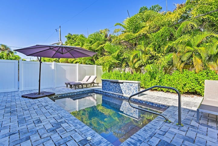 Chic Holmes Beach #A Private Pool - Holmes Beach, FL