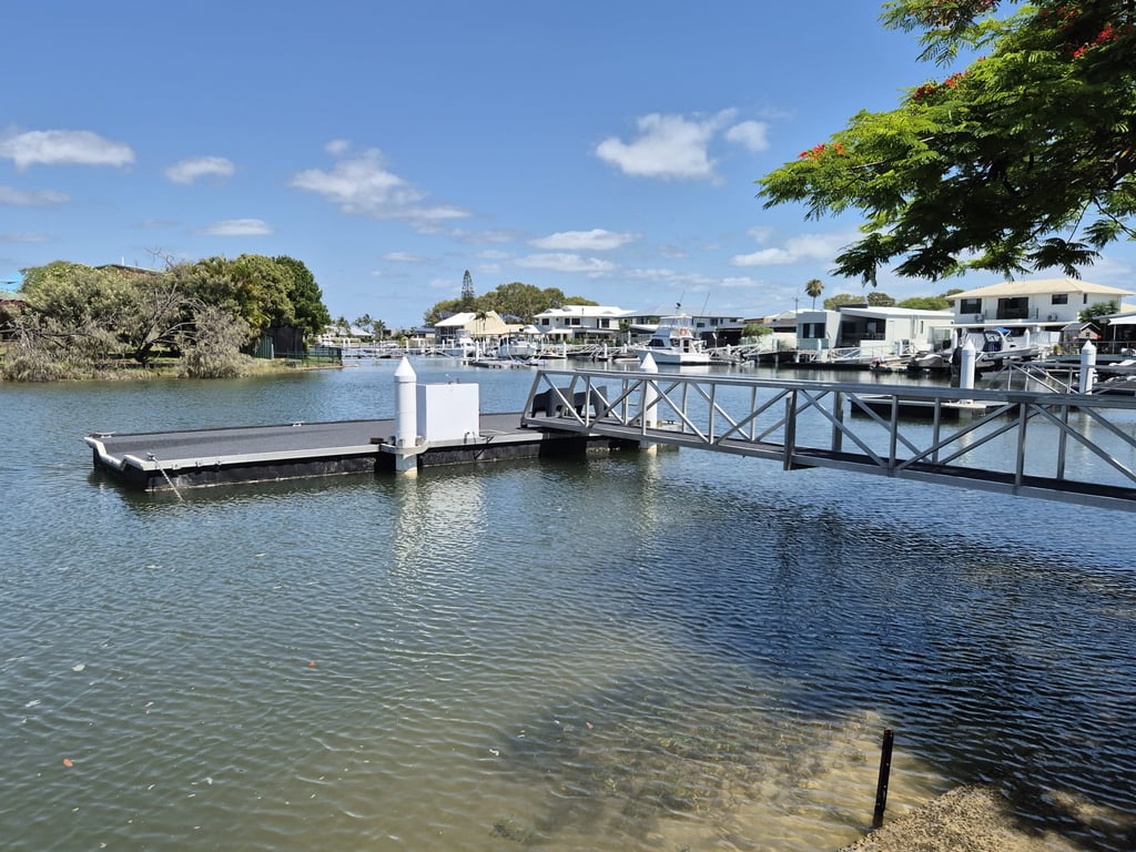 Tranquil Waterfront Living, Deepwater Access - Houses for Rent in ...