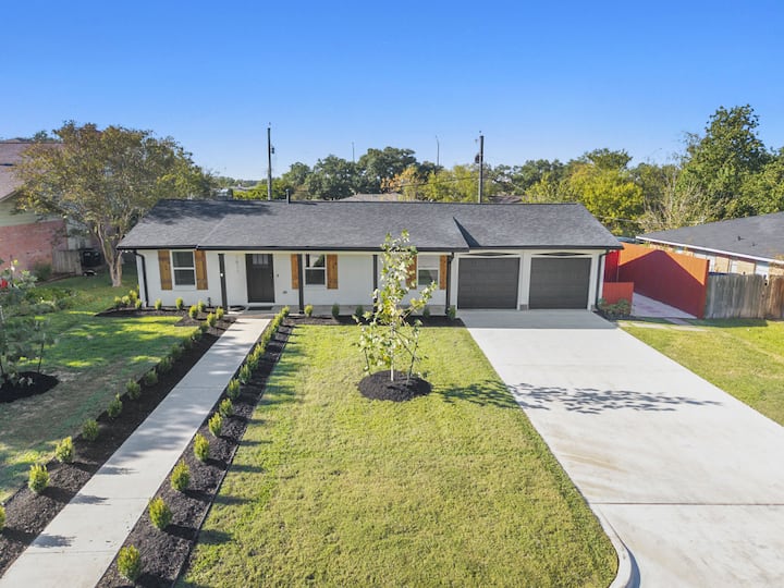 New 3br/3ba Remodeled Home Walk To Kyle Field - Bryan, TX