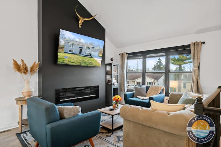 Lake Geneva Family House W/ Pool Table & Fireplace - Lake Geneva