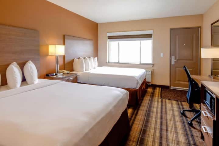 Downtown Stay + Free Parking & Pool - Boulder, CO