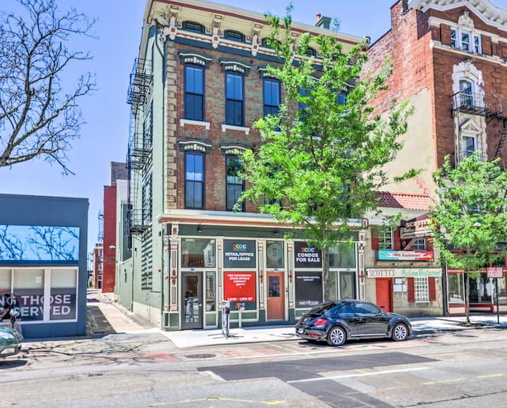 Contemporary Cincinnati Condo - Pets Allowed! - Cincinnati, OH