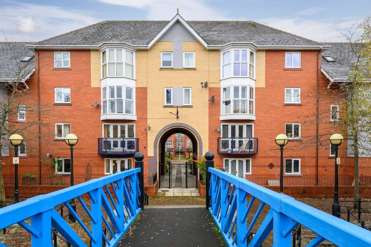 Modern 2 Bed Apartment | Salford Quays | Parking - Airbnb