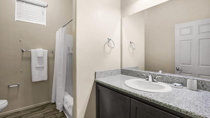 Landing | Incredible 3bd, Courtyard - Springfield, MO