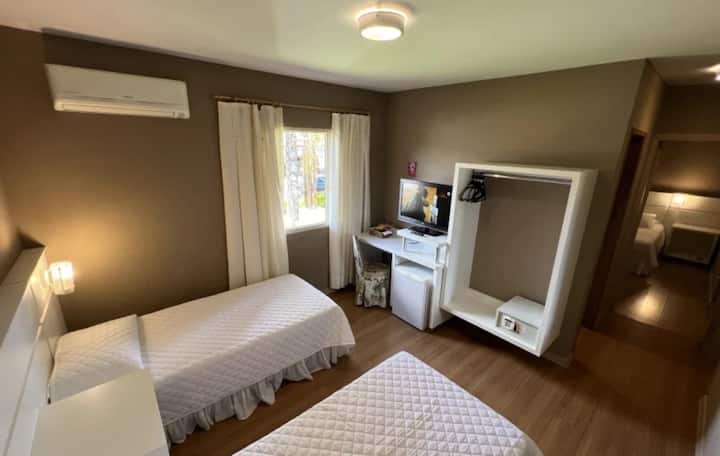 3 Modern Twin Room Offering Comfort & Nature - Guarapuava