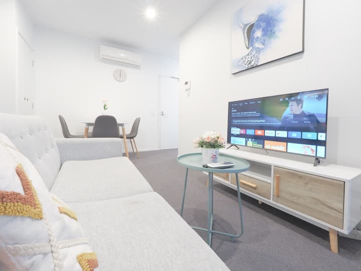 Brightly 1br Apt With Pool Gym In Footscary - 