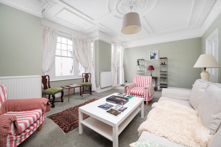 Prime Parsons Green 5 Bed House | Beemyguest® - London