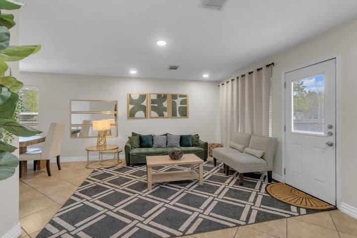 Spacious 6br Family Home | Quiet & Convenient - Spring, TX