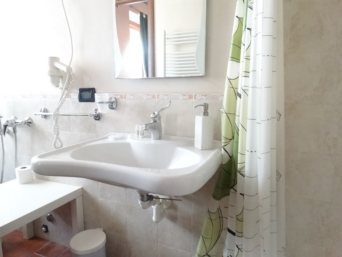 Stanza 5 - Landgasthöfe zur Miete in Marone, Lombardei, Italien - Airbnb