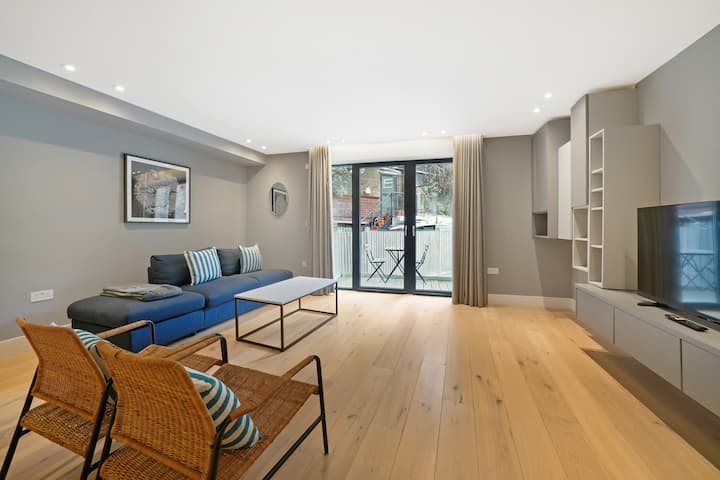 Ovitzia - Stylish 2br Large Living Area + Balcony - Londres