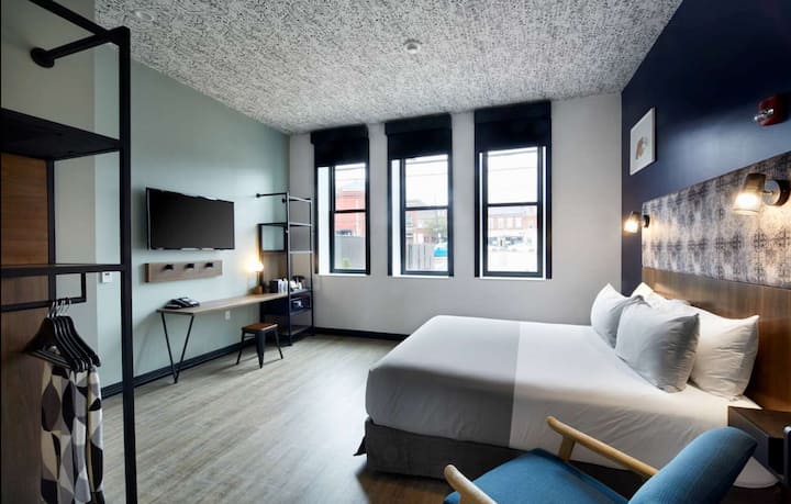 Tryp Lawrenceville | Spacious King Deluxe Room - Pittsburgh, PA