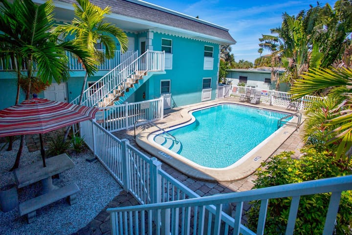 Canal-front Condo With Heated Pool & Dock - Madeira Beach, FL