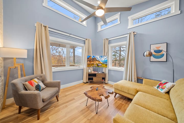 Peaceful Modern Retreat Overlooking Boone Valley - Boone, NC