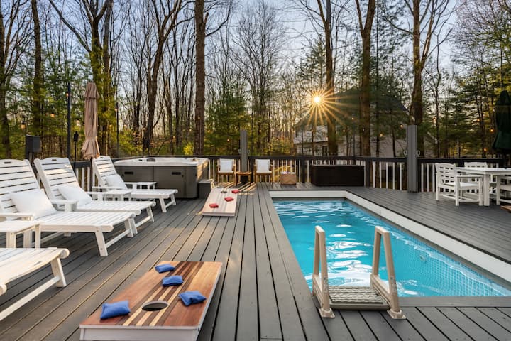 New! Enchanted 5br Escape Hot Tub Pool-open Arcade - East Stroudsburg, PA