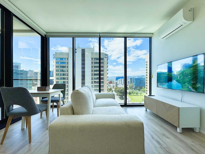 New & Spacious Studio Apt Opposite Central Market - Adelaide