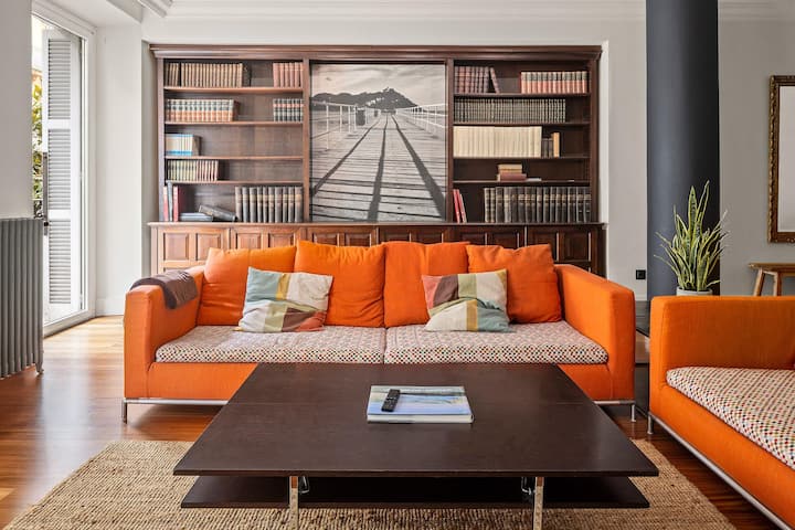 Versalles | The Rentals Collection - Saint-Sébastien