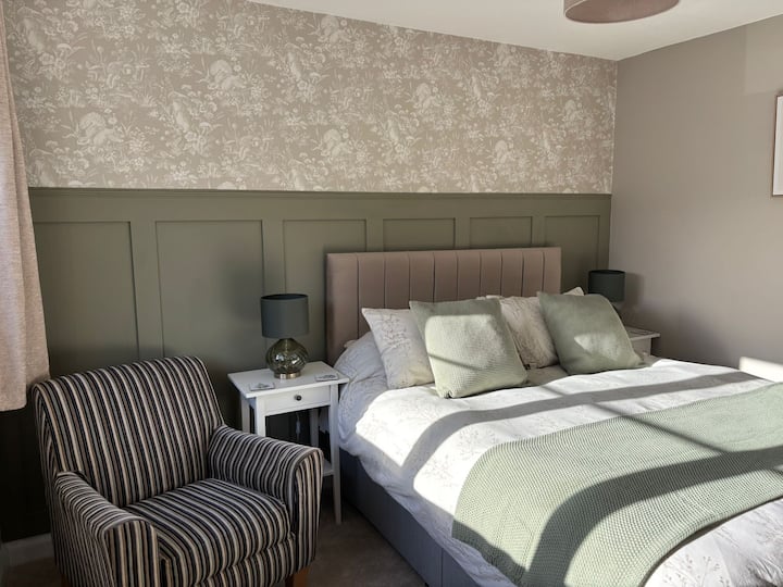 Maison-moderne-salle De Bain Privée-vue Sur Jardin - Northwich