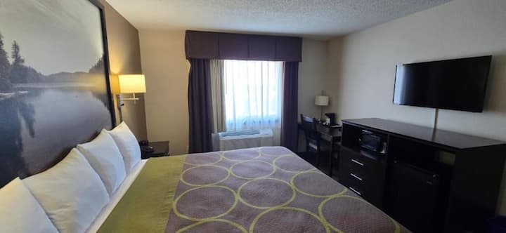 Queen Room | Super 8 Rogers | Free Parking - 漢諾威