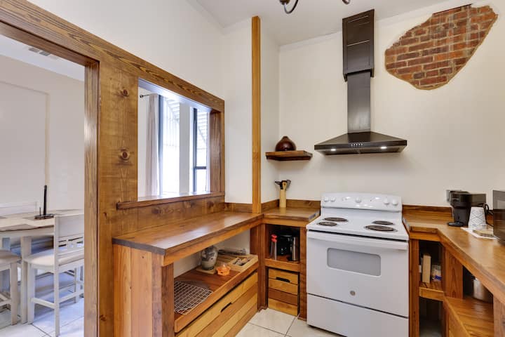 Shop, Dine & Unwind: Dtwn Marshall Studio! - Marshall, TX