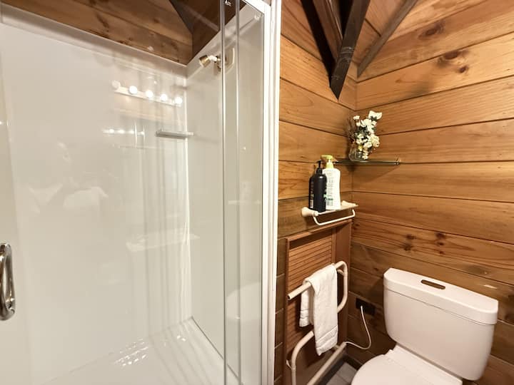 Arnold Lakeside Lodge -